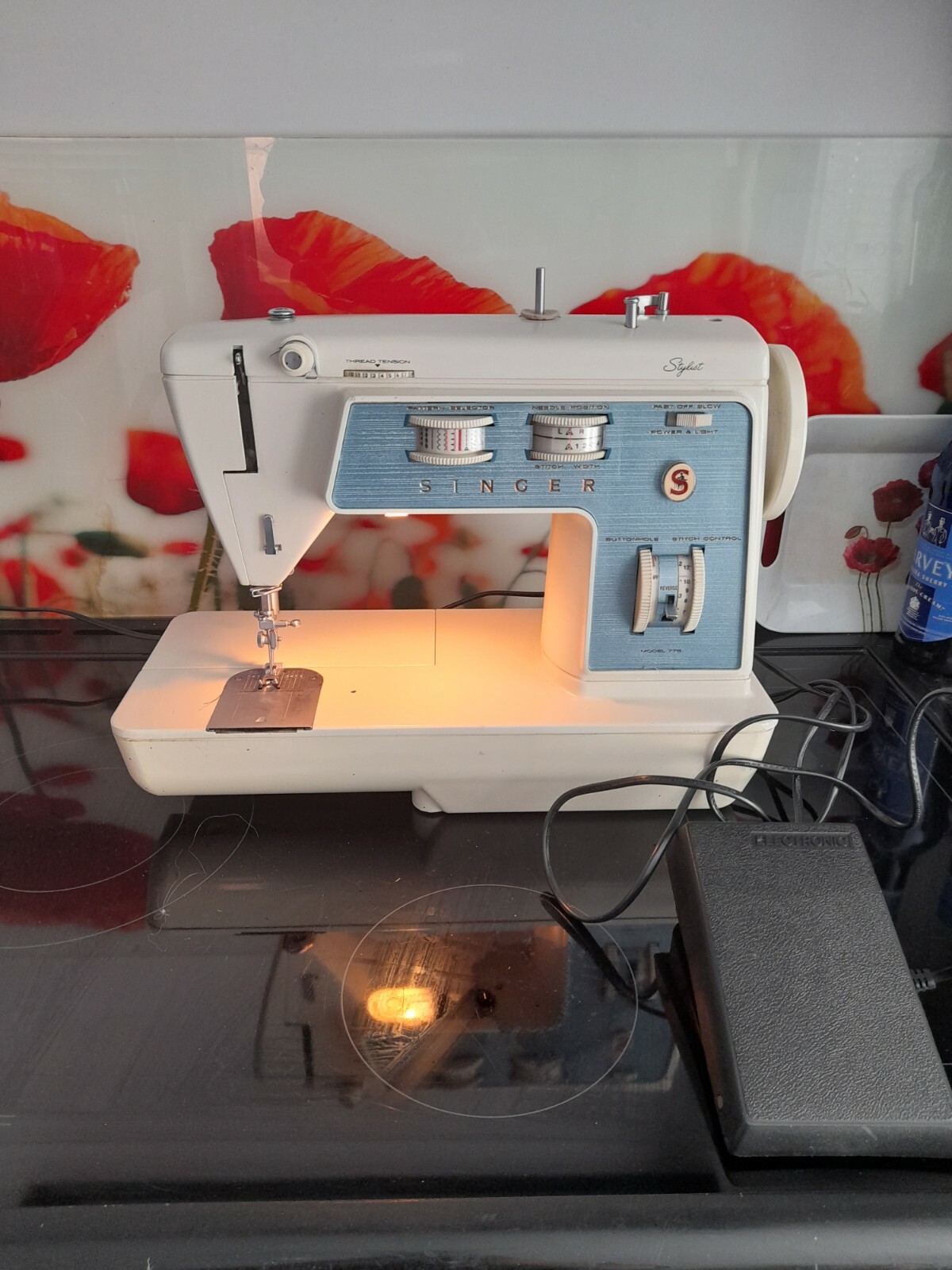 Vintage SINGER Stylist Zig-Zag Model 776 Sewing Machine . | eBay UK