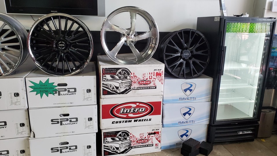 22" Intro Twisted Rally Wheels Brushed w/ Polished Rims & Tires 22x9 ...
