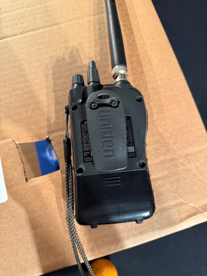 UNIDEN BCT15X BEARTRACKER & UNIDEN BEARCAT BC246T TRUNKTRACKER SCANNER ...