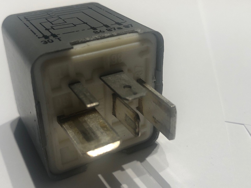 FUEL PUMP RELAY # 372 - AUDI 100 90 A4 A6 A8 VW PASSAT - 4D0951253 | eBay
