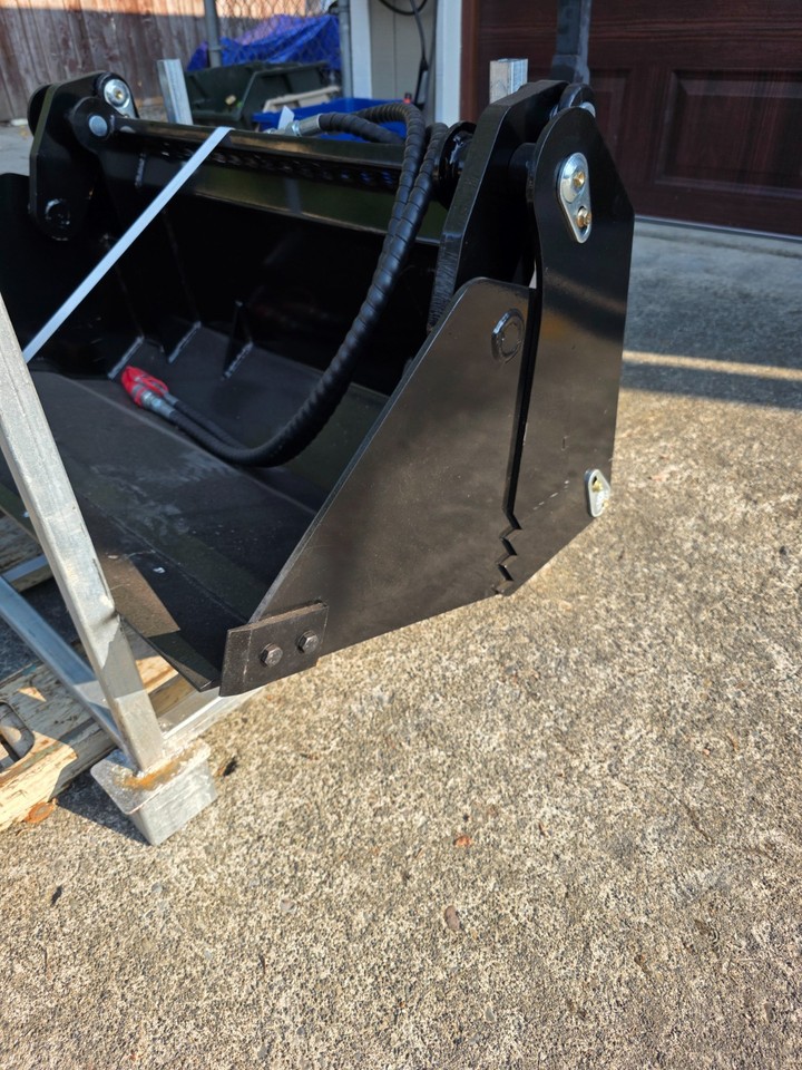 NEW 4 in 1 Mini Skid Steer Bucket 38.5" Multipurpose Bucket Attachment ...