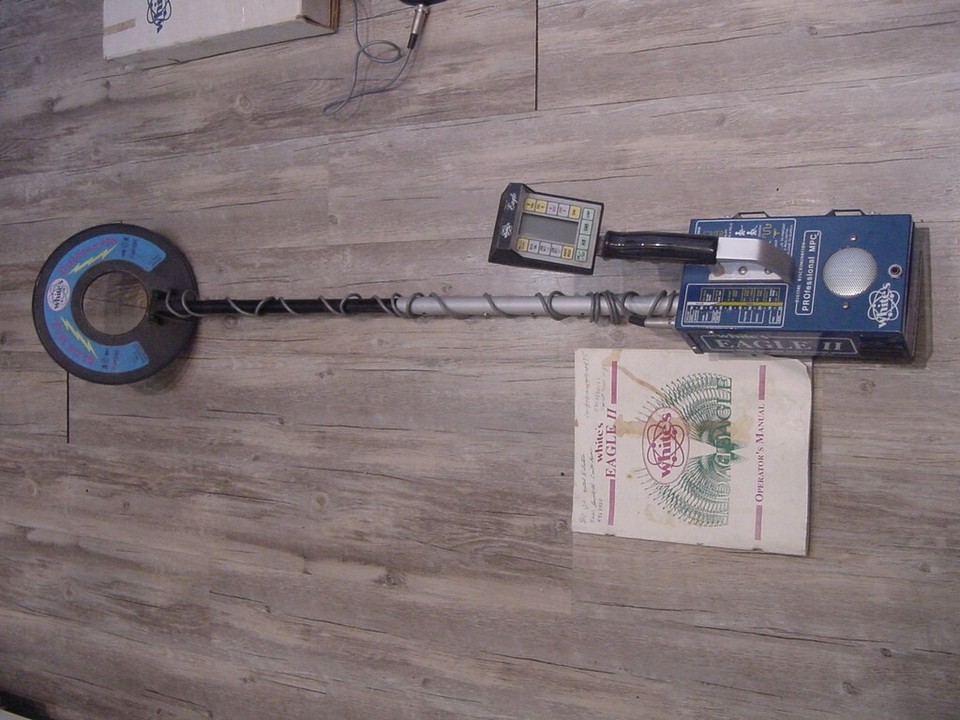 WHITE'S EAGLE II METAL DETECTOR WITH BLUE MAX DEEPSCAN 950 COIL ...