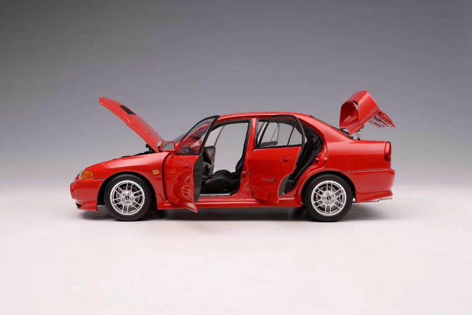 MOTORHELIX 1/18 MITSUBISHI LANCER EVO IV WITH ORIGINAL LICENSE (PRESALE ...
