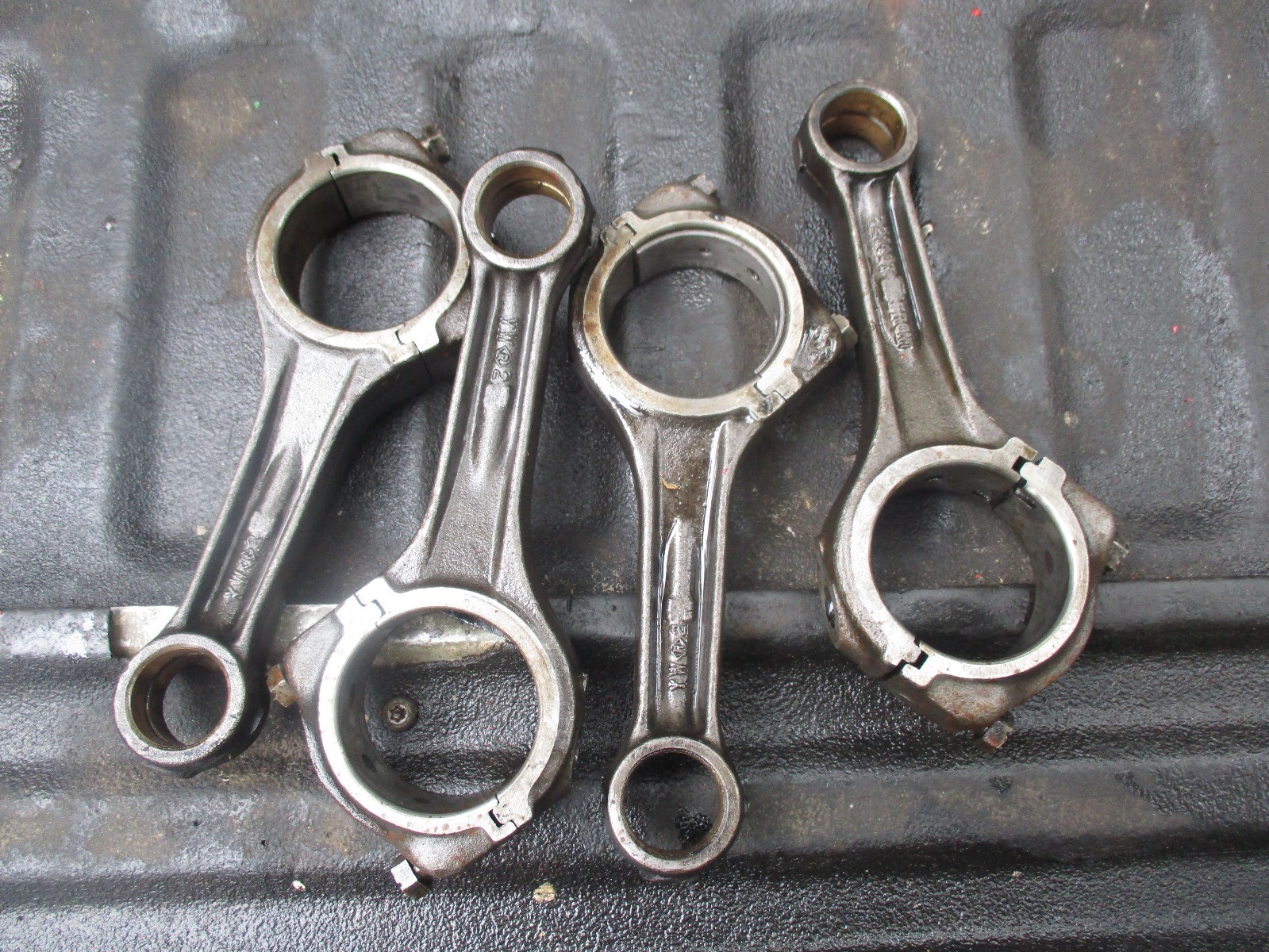 Oliver 1800 Diesel farm tractor connecting rods 221407 FREE SHIP | eBay
