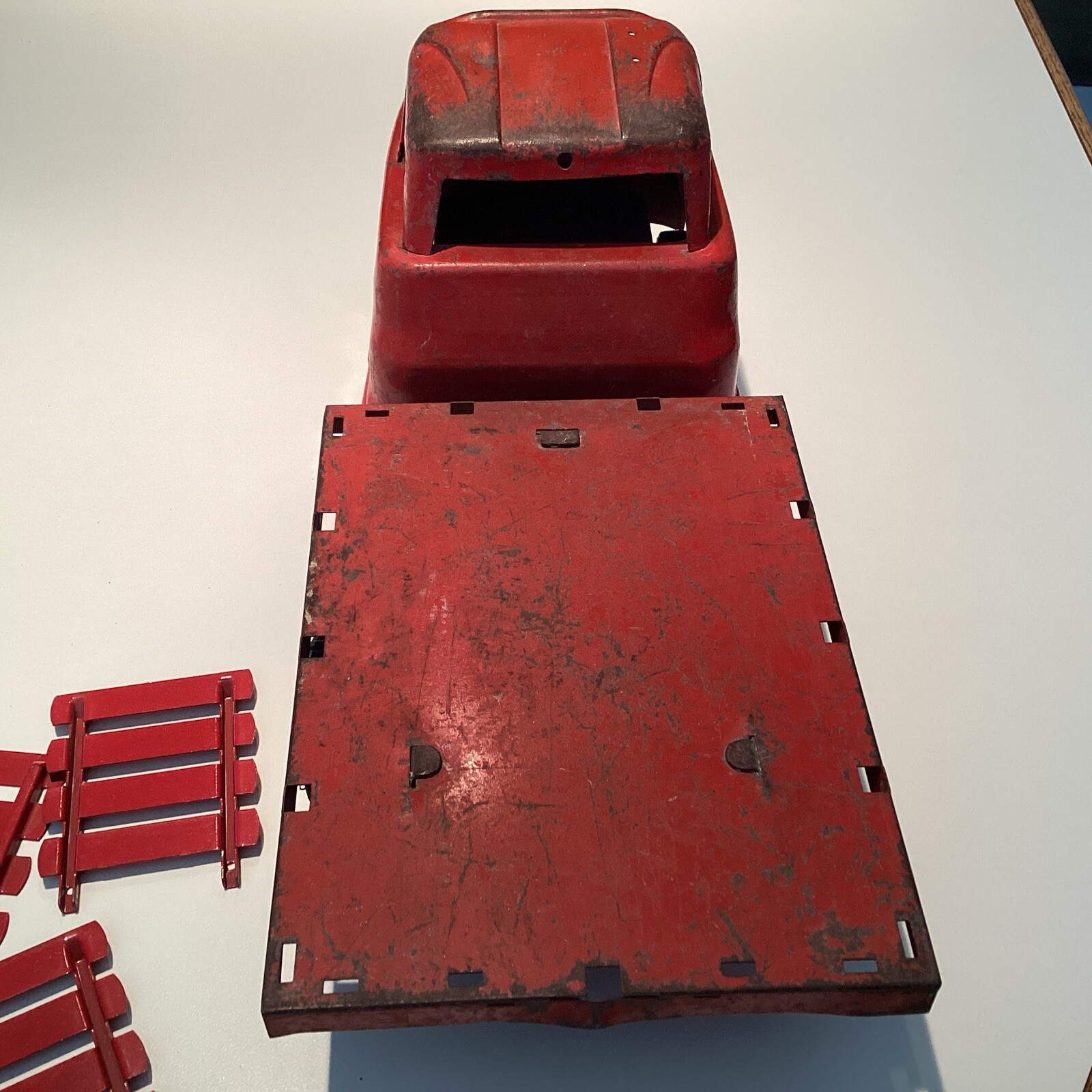 VINTAGE STRUCTO LIVE STOCK RED TRUCK PRESSED STEEL FLATBED W/5 STEEL ...
