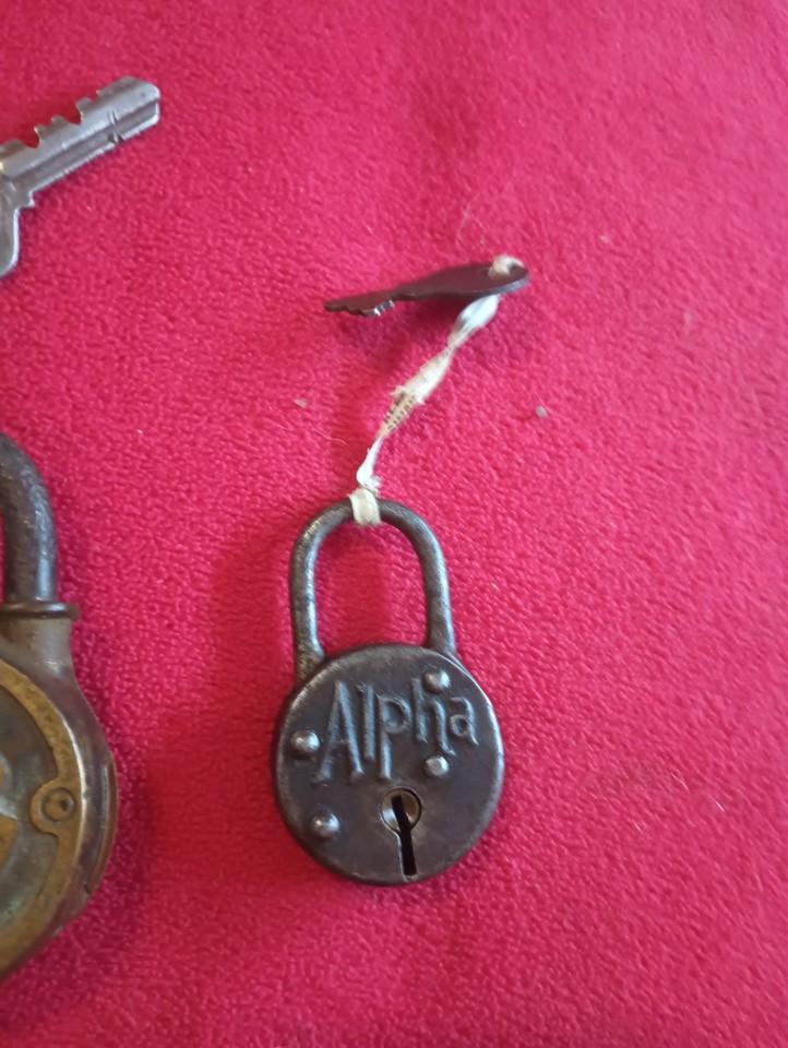 Vintage Royal Round Brass Padlock Lock With Key, Rare Plus Venus Alpha ...