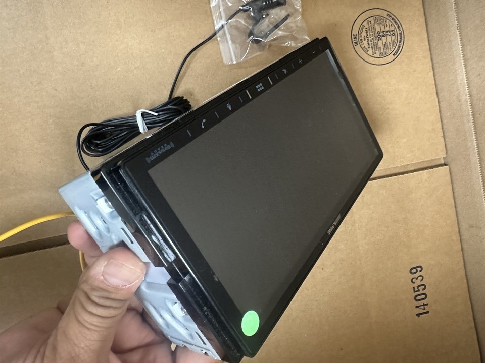 Alpine iLX-W650 7" Touchscreen Mech-Less In-Dash Digital Multimedia ...