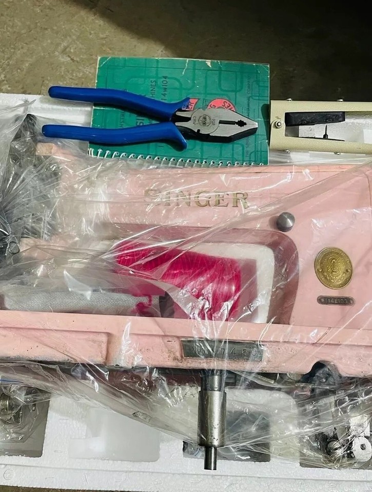 Singer 114w103 Chain stitch & Moss Stitch Embroidery Machine + table ...