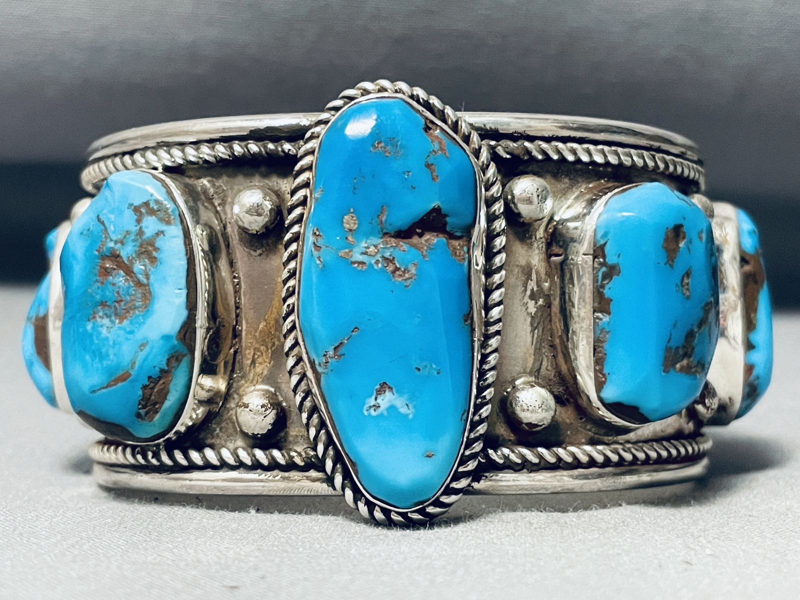 ONE OF THE BEST VINTAGE NAVAJO BLUE GEM TURQUOISE STE… - Gem
