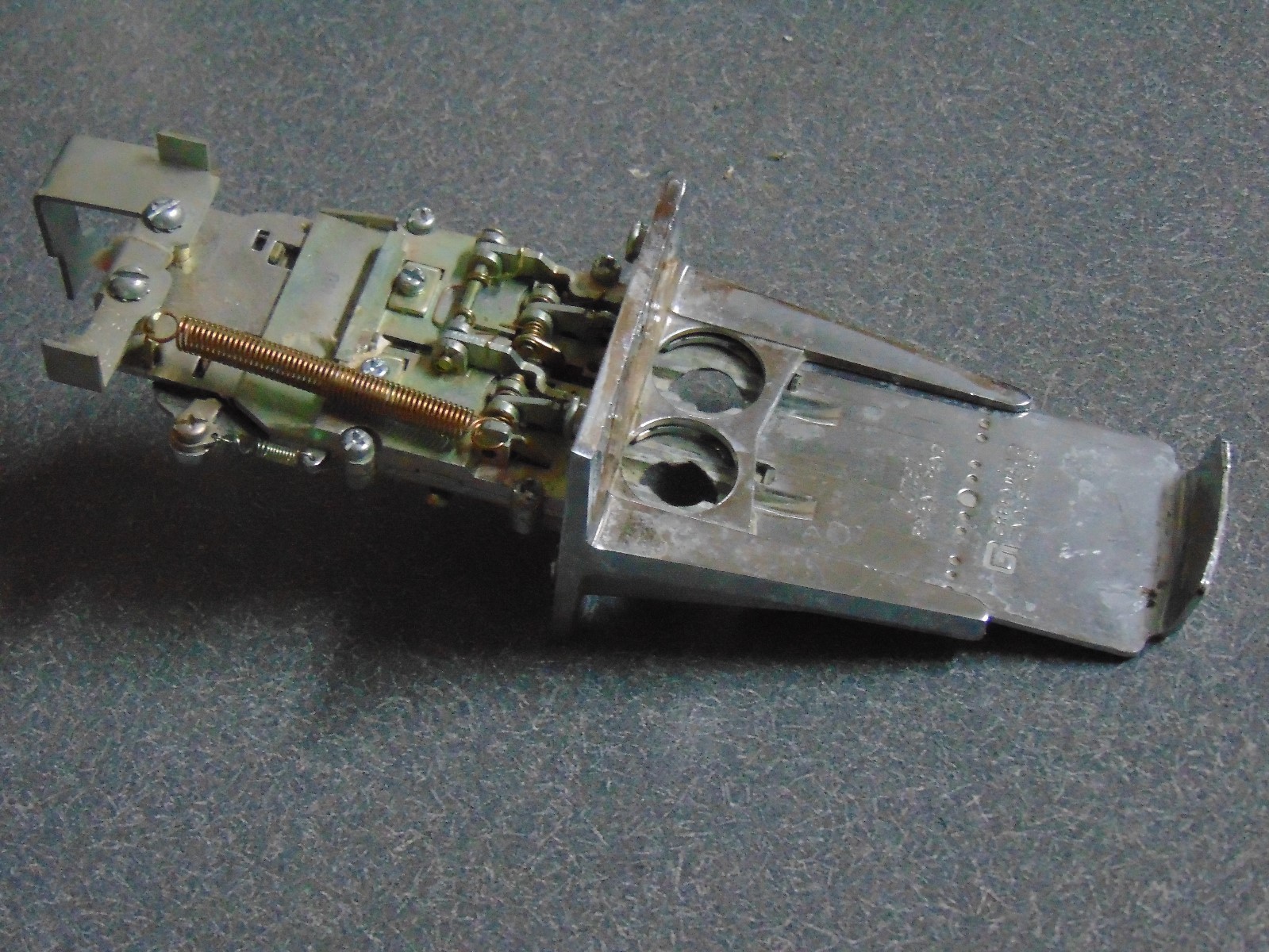 Vintage Used Four Quarter Coin Chute ($1.00) Mechanism. RARE FIND * L ...