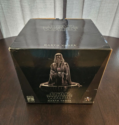 Darth Vader Kneeling Limited Edition Statue STAR WARS Gentle Giant ...