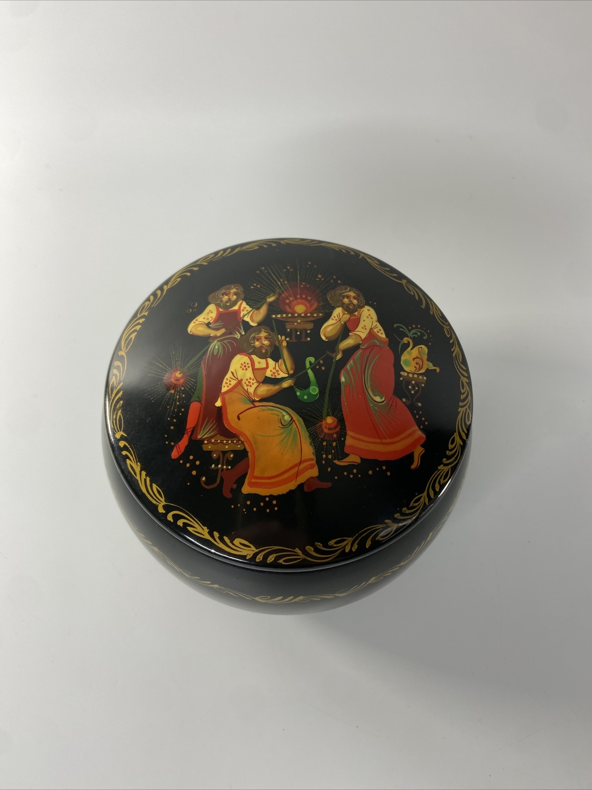 Russian 3 Men Round Lacquer Trinket Box Circular Red Inside Unique ...