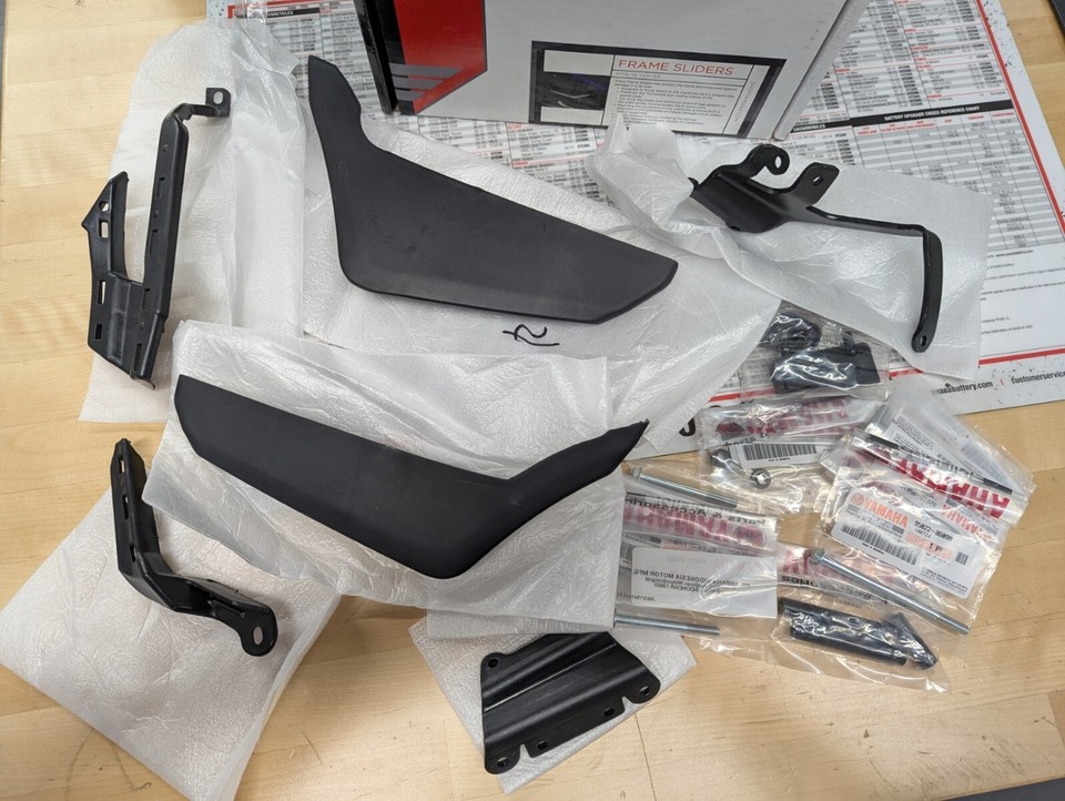 2019-2025 Genuine Yamaha YZF-R3 Integrated Frame Sliders | Bs7-F11d0-V0 ...