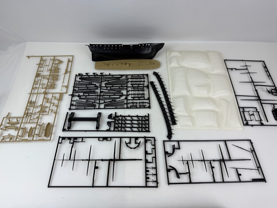 Monogram Model Kit Ship USS Constitution 3501 Old Ironsides 16” 1:225 ...