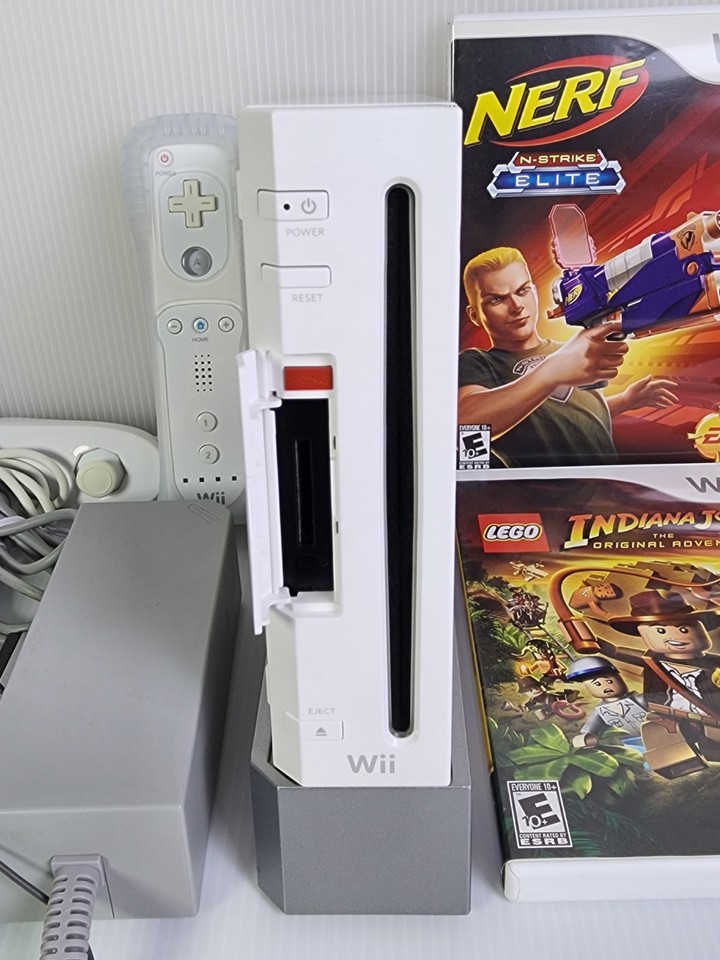 Nintendo Wii Console Bundle - GameCube Compatible + 4 Games ...