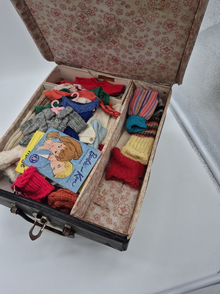 Large Lot Of Vintage Barbie With Accessories Collection Ponytail Twist ...