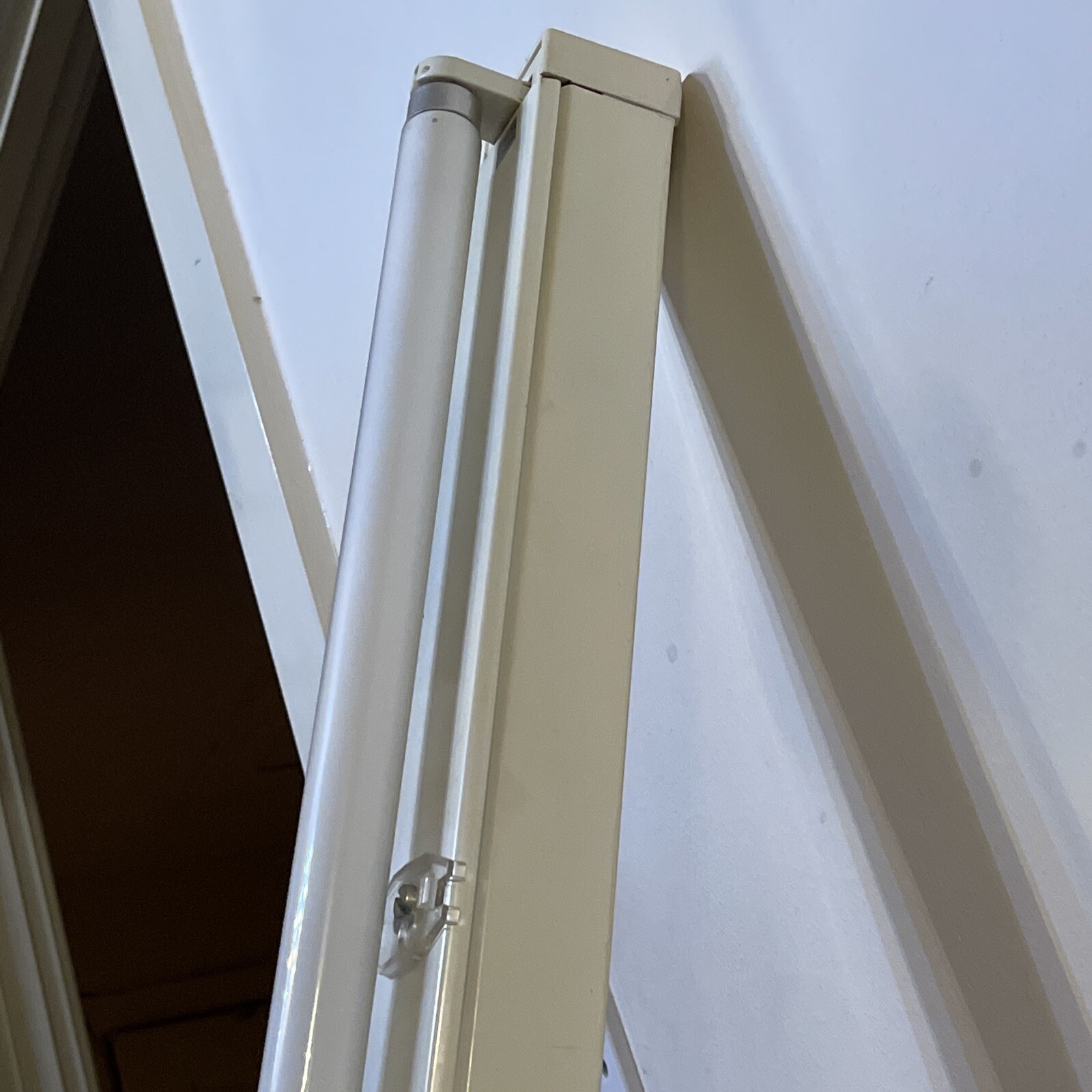 5ft T8 Single Florescent White Ceiling Mounted Tube light | eBay UK