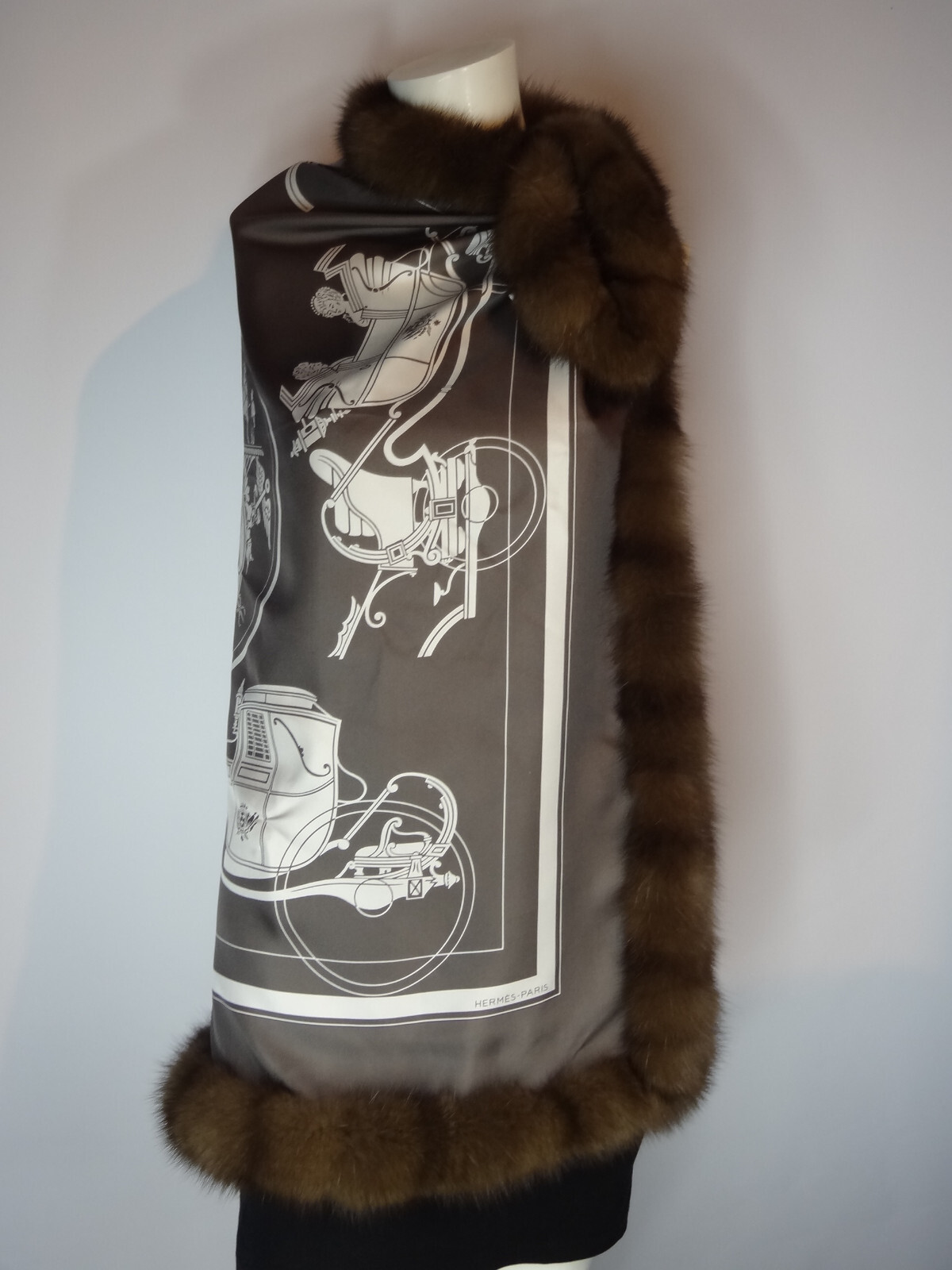 HERMES ' Ex Libris ' Twill Silk Russian SABLE real Fur (100cm x 100cm ...