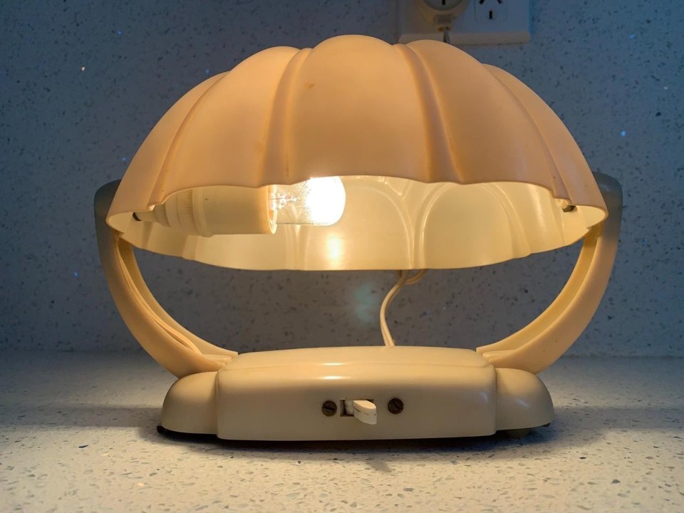 VINTAGE ART DECO CREAM BAKLEITE CALM SHELL DESK LAMP BY DUPERITE ...