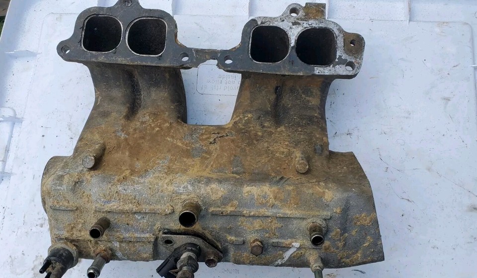 1984-1995 Toyota Pickup 4Runner 22RE Engine EFI Intake Manifold | OE
