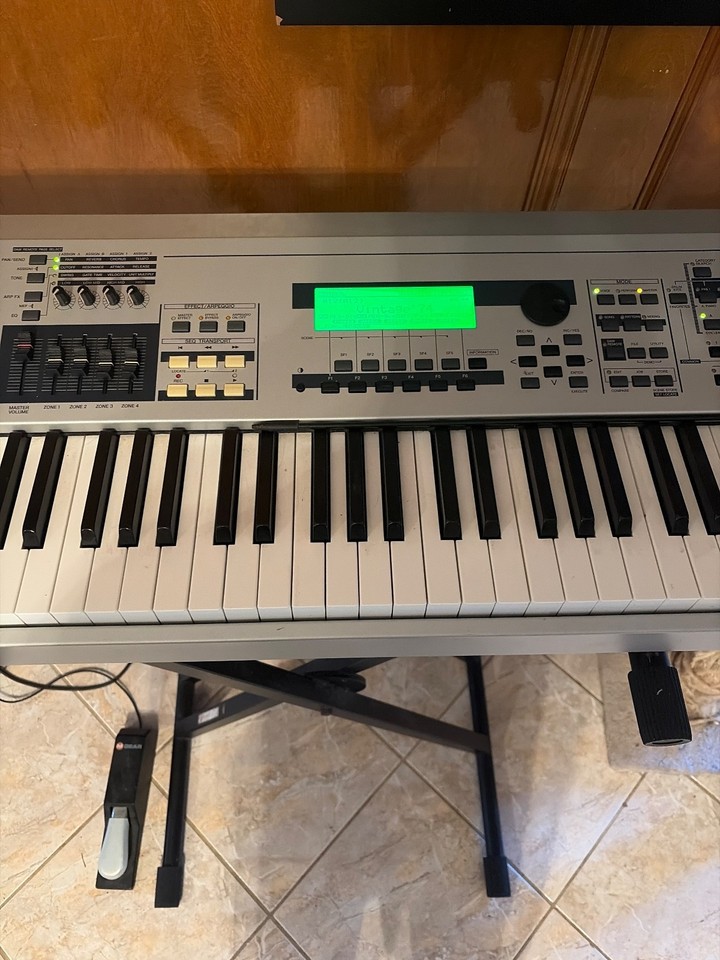 Yamaha MO8 Music Production Synthesizer w/stand LOCAL PICK UP ONLY | eBay