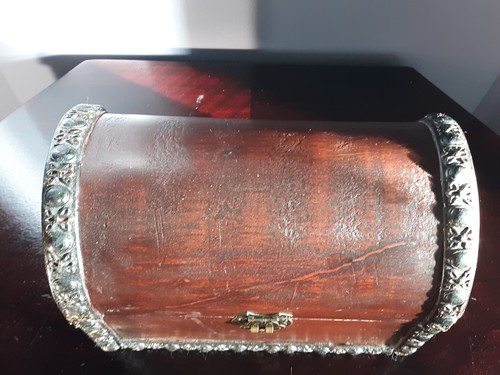 Brown Leather Styled Small Wooden Chest with Brown Felt Inside Treasure ...