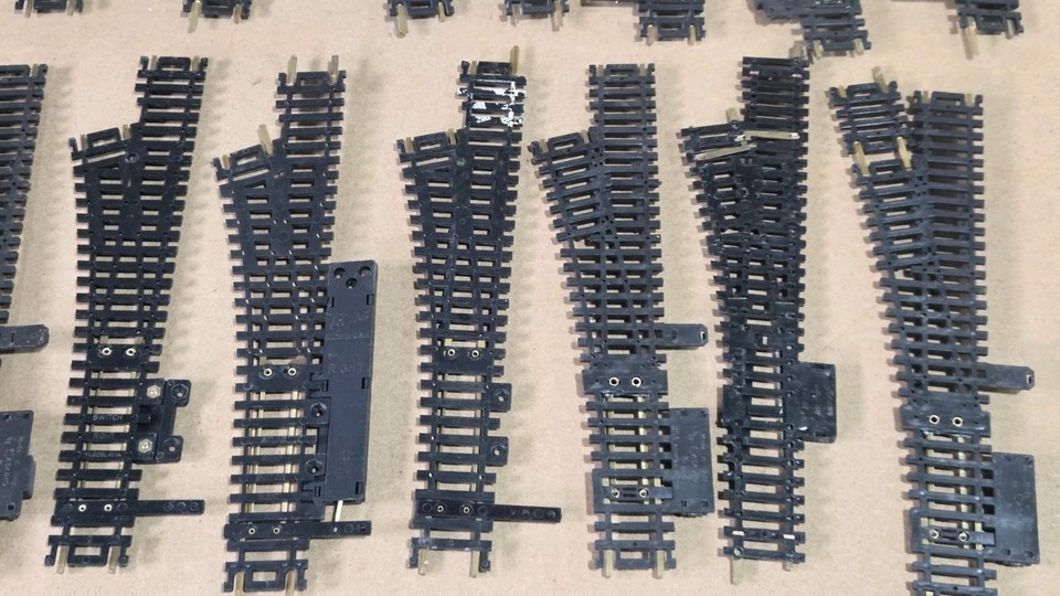 AHM/TYCO - HO Scale - Code 100 Brass Track Turnout Lot - 8 Left, 8 ...