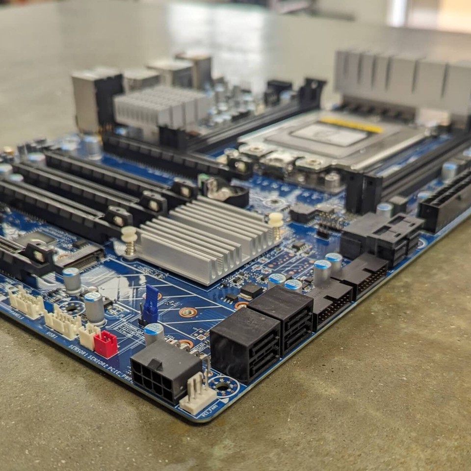 Dell Alienware Area-51 R7 MS-7B03 X399 TR4 THREADRIPPER Gaming ...