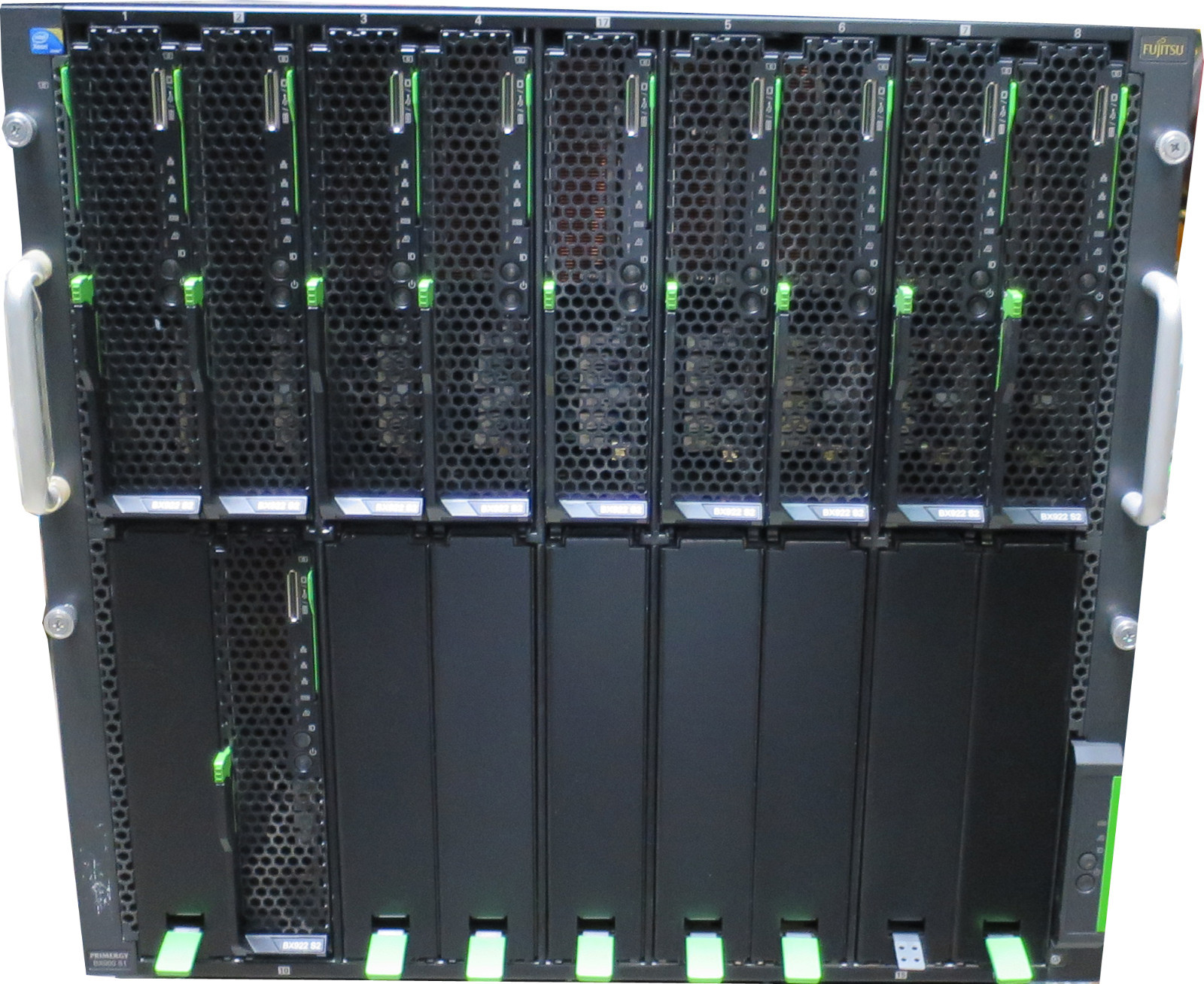 5 x BX922 922 Fujitsu 900 BX PRIMERGY BX900 S1 CTO - 1 x Switch 6 x PS ...