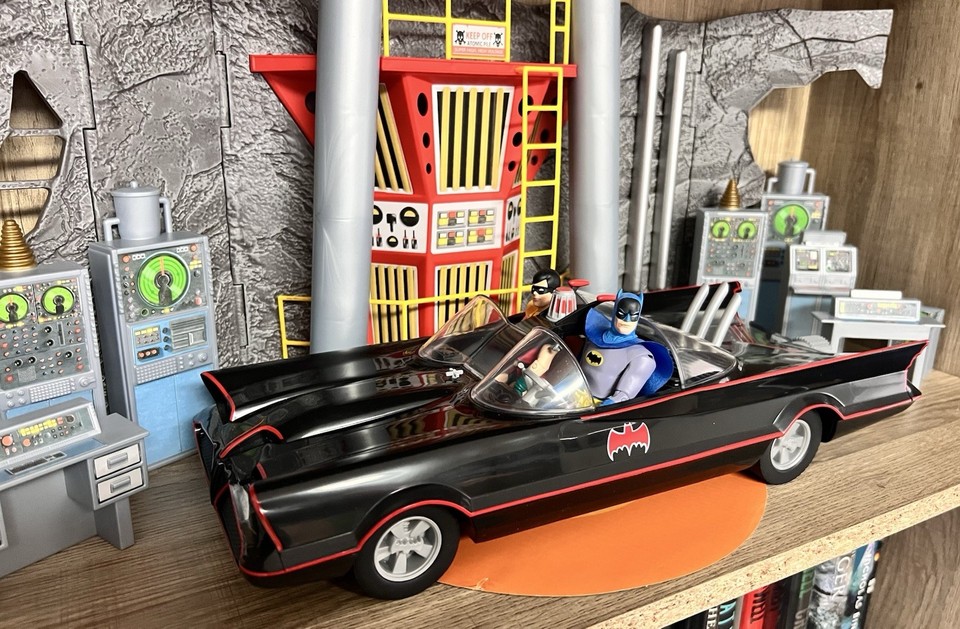 McFarlane Retro 1966 Classic Batmobile w/ Batman & Robin Figures ...