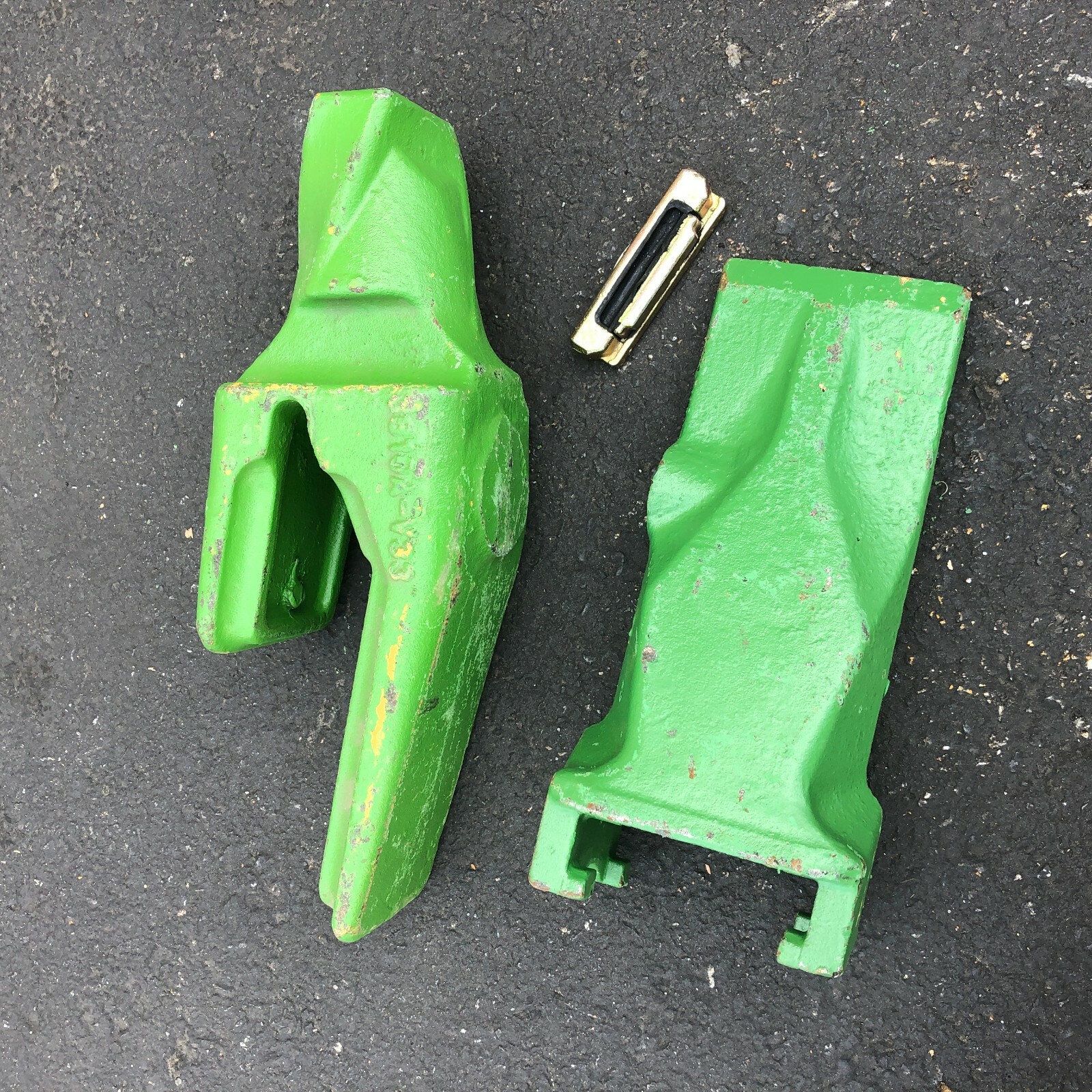 3810A-V33 ADAPTER WITH V33SYL TEETH PIN V33PN FOR V33 BUCKET | eBay