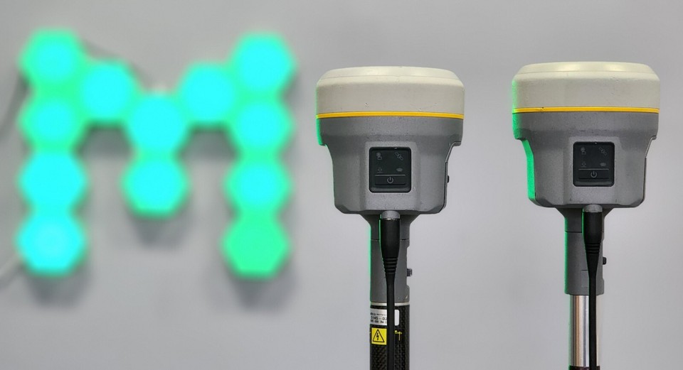 Trimble R10 Dual GPS GNSS Beidou Galileo RTK Base & Rover Setup w/ TSC5 ...