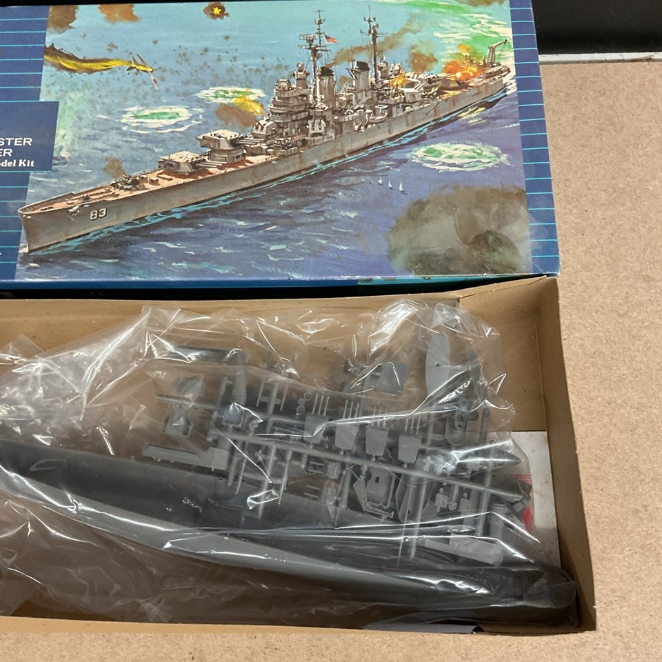 Lindberg U.S.S. Manchester Light Cruiser 1:600 Scale Plastic Model Kit ...