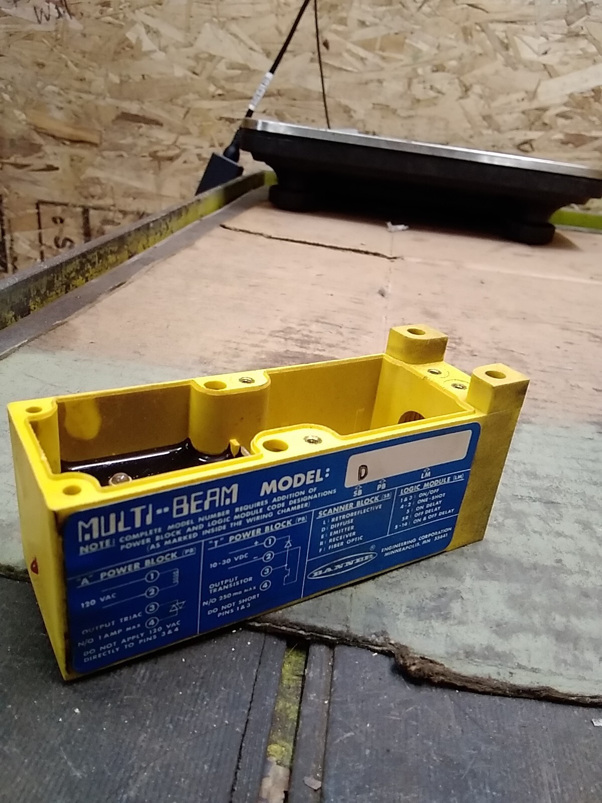 BANNER MULTI BEAM Optical Sensor Model: D Body | eBay