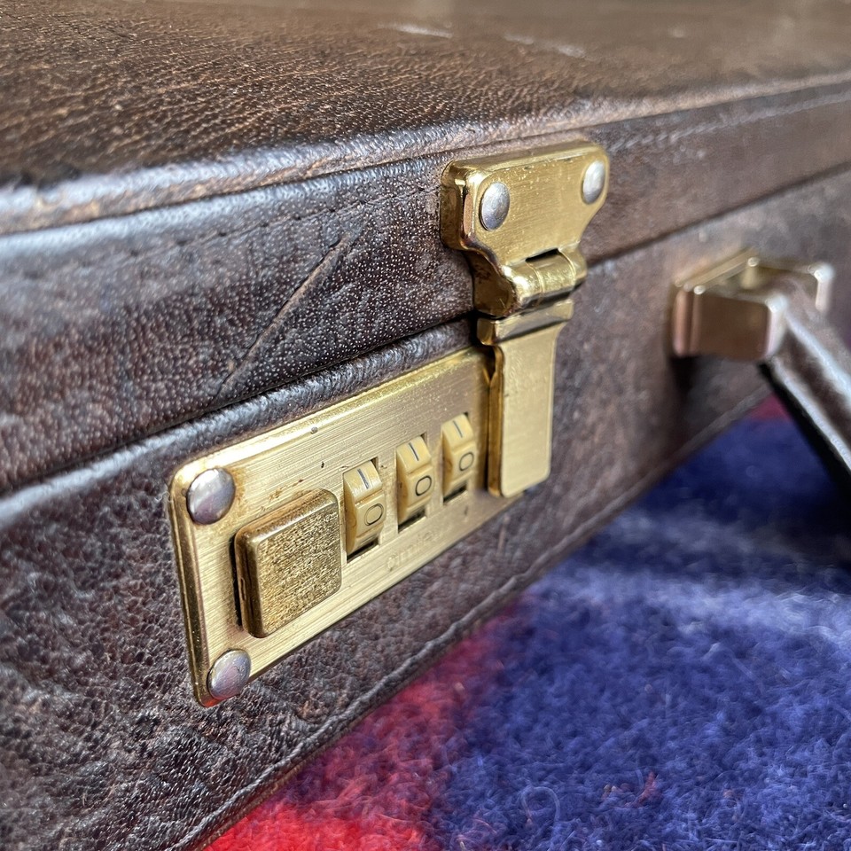 VINTAGE 1980s EMBOSSED ELEPHANT LEATHER MACBOOK HARDSIDE BRIEFCASE BAG ...