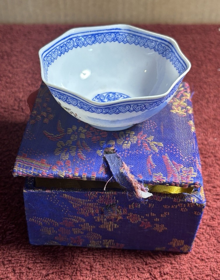 Chinese Porcelain Octagon Tea Cup Dragon Medallion w/ Brocade Box | eBay