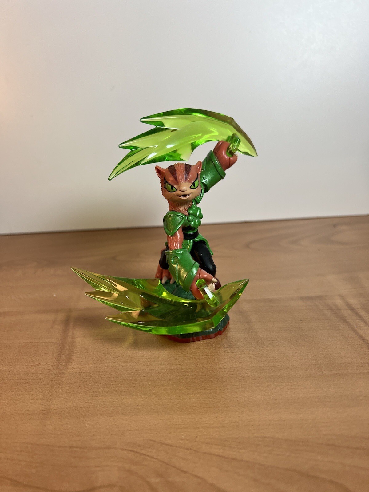 Skylanders Trap Team Red Base Figure Tuff Tough Luck Green Cat | eBay