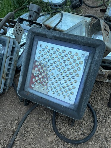 💥Dialight Duro Flood FLW476NC4NG LED Floodlight, used good Shape 100 ...