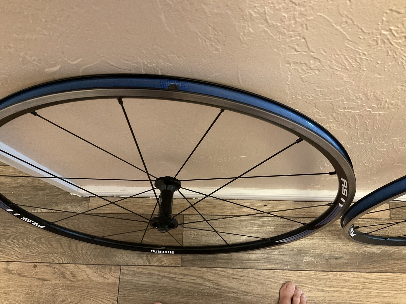 Shimano WH-RS11 Alloy Clincher Rim Brake Road Wheelset Bladed Spokes ...