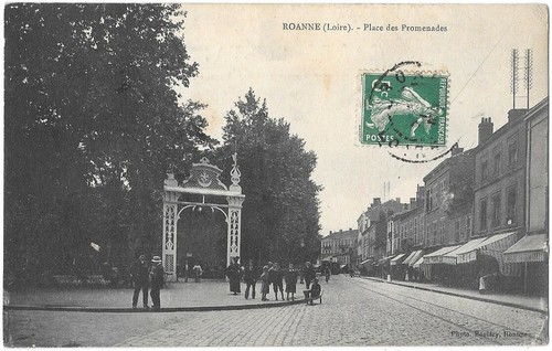 ROANNE 42 Place des Promenades CPA écrite à Melle Lemoine de St-Étienne ...