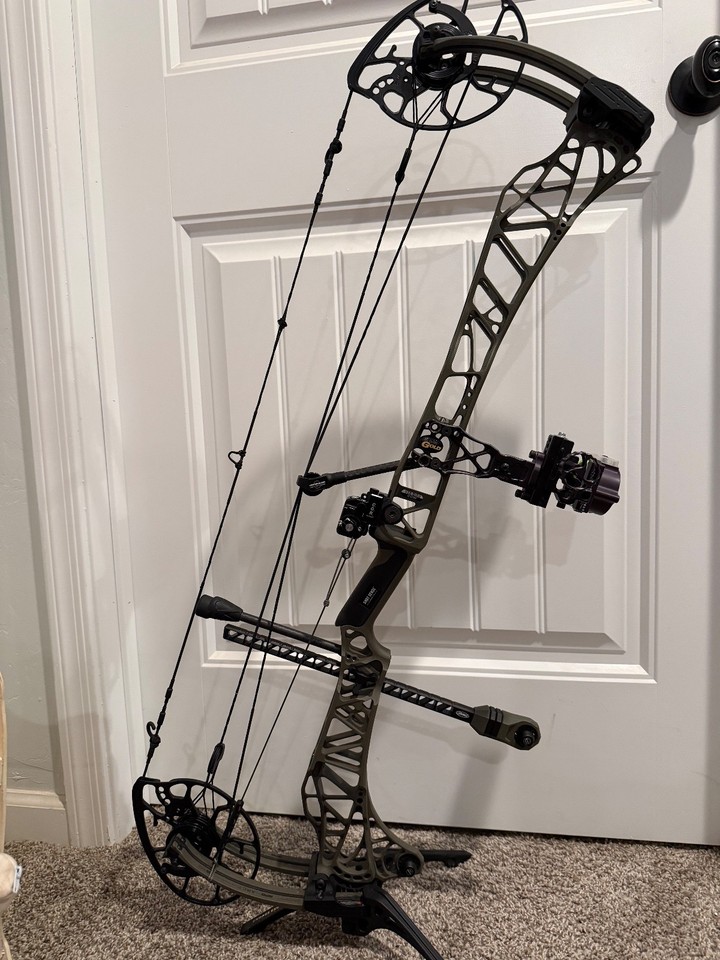 Mathews Lift X Ambush 70# 28” or 29” draw length. | eBay