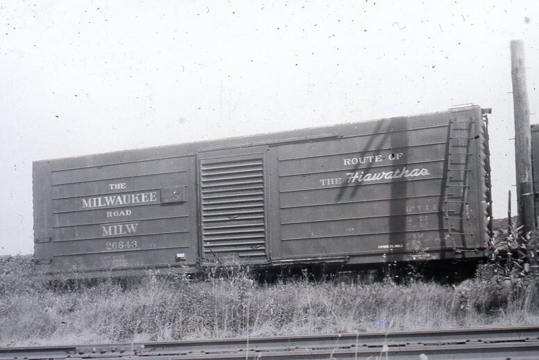 MILW milwaukee road ribbed box car 26643 b-w railroad slide | eBay
