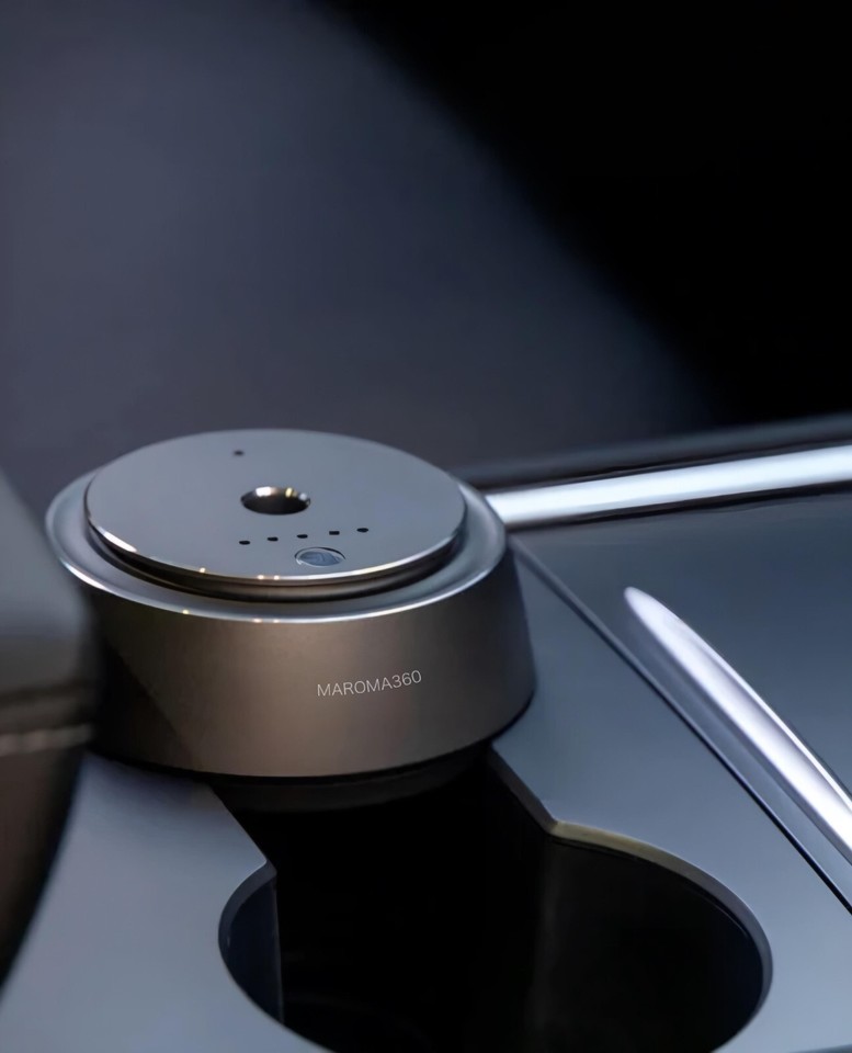 Aroma360 Smart Car Diffuser W/20ml Included / Ultrasonic Scenting ...