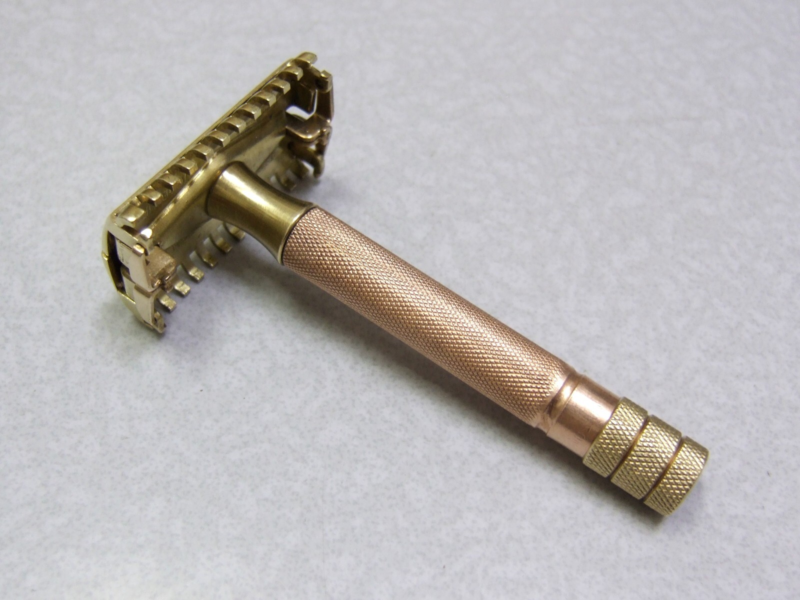 1937-39 GILLETTE SHERATON TTO SAFETY RAZOR SET IN CASE - La Paz County ...