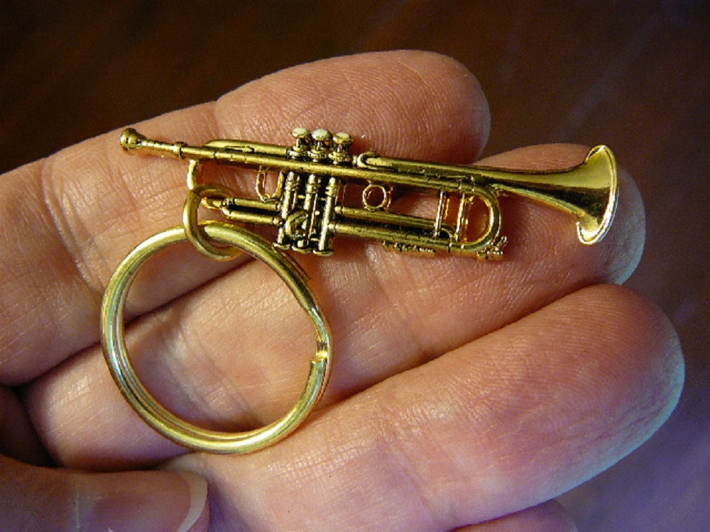 (M209-C) little Bach TRUMPET KEY CHAIN ring keys gold JEWELRY keychain ...