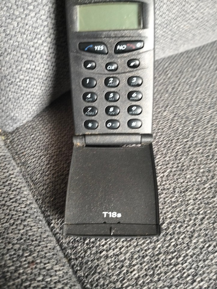 Rare Ericsson T18s Retro Flip Mobile Phone/Old/Vintage/Cellphones ...