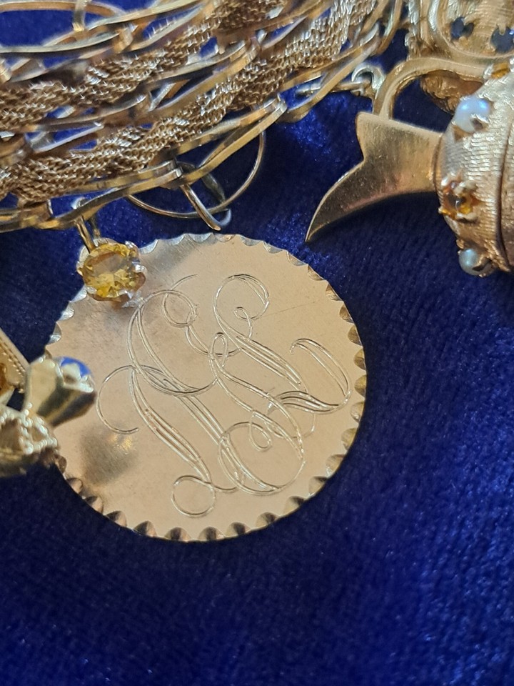 14kt vintage retro gold charm bracelet with 14kt and 18kt charms... 118 ...