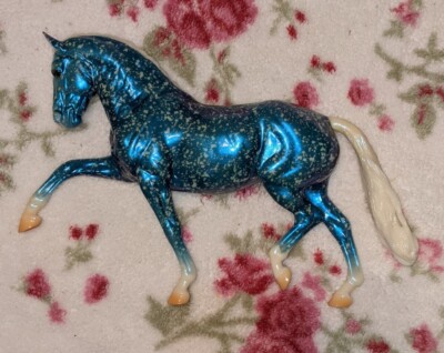 Breyer Vail 2023 Blue Filigree Winter Decorator Web Special Totilas ...