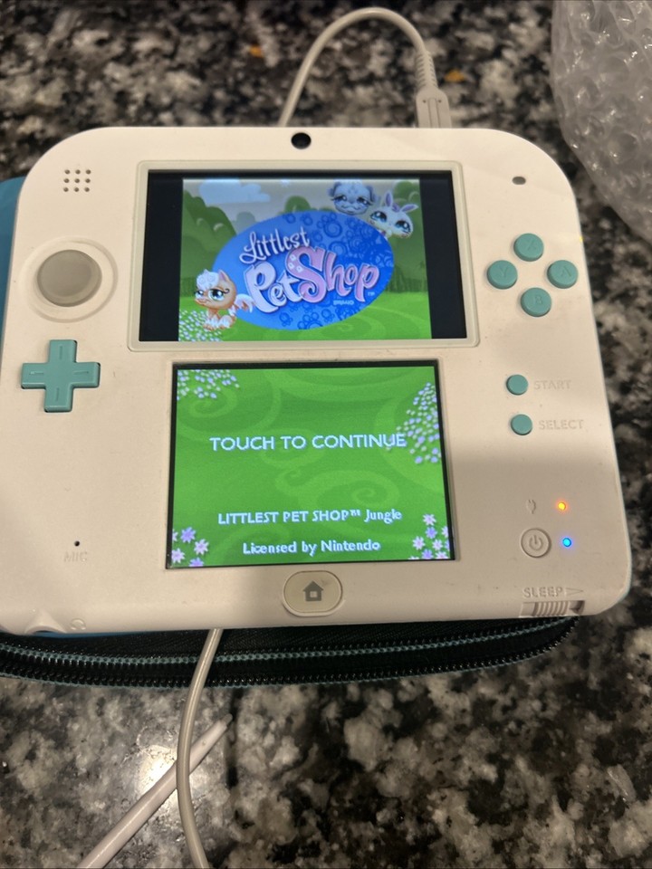 Nintendo 2DS White & Green Console + Games Mariokart 7, Little Pet Shop ...