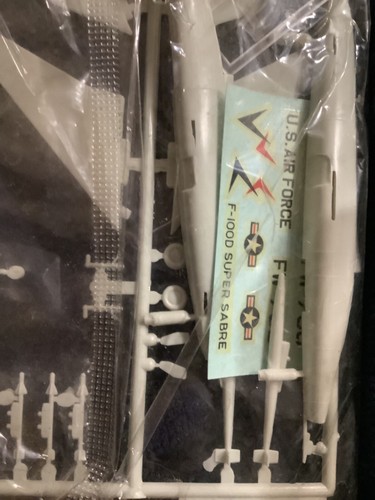 REVELL 1/72 AMERICAN F-100D SUPER SABRE FIGHTER JET PLASTIC MODEL KIT ...